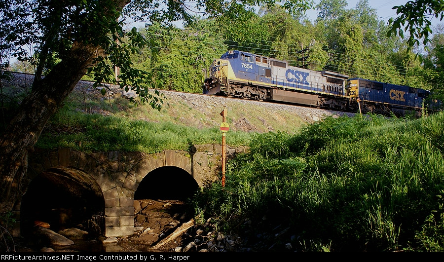 307 - CSXT 7654 (sounds like a countdown) on Q30220 in early morning sun above the JR&K culvert